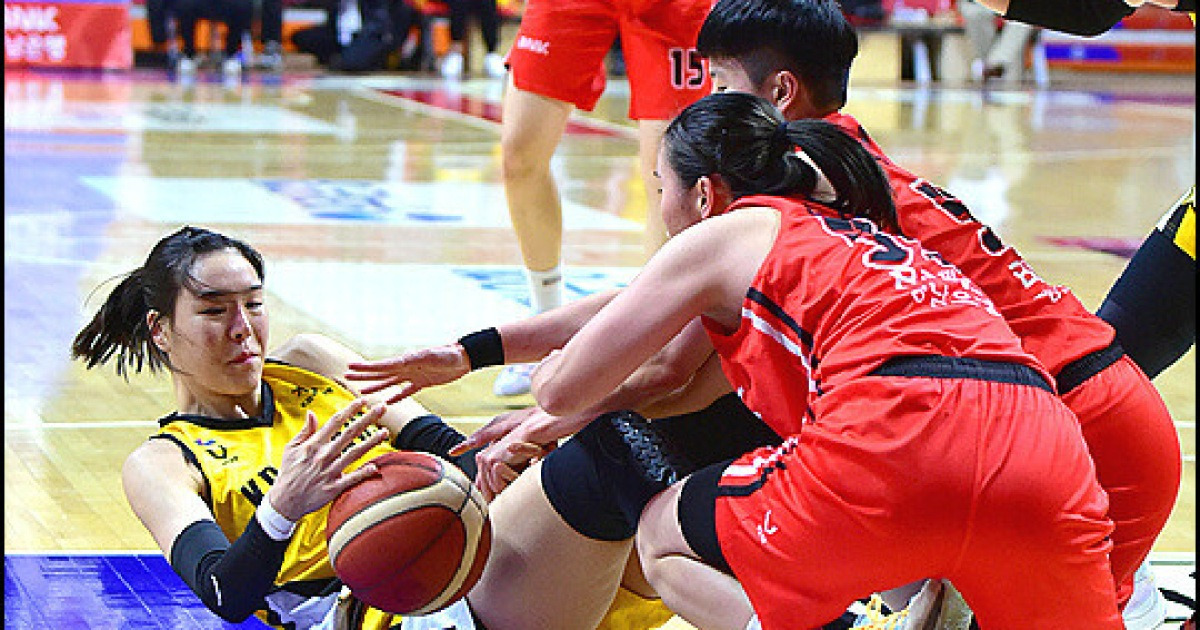 [BK포토화보] 부산 BNK썸 vs 청주 KB스타즈 경기모습