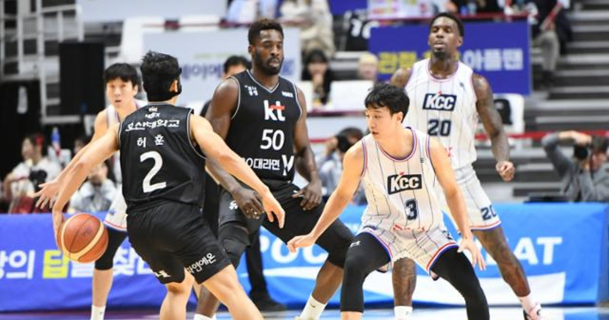 형제 맞대결 또 이긴 동생 허훈... KT, KCC에 또 승리