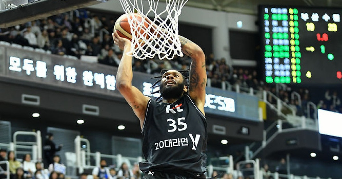 '배스 44점' 프로농구 KT, 이틀 만에 또 KCC 잡고 4연승(종합)