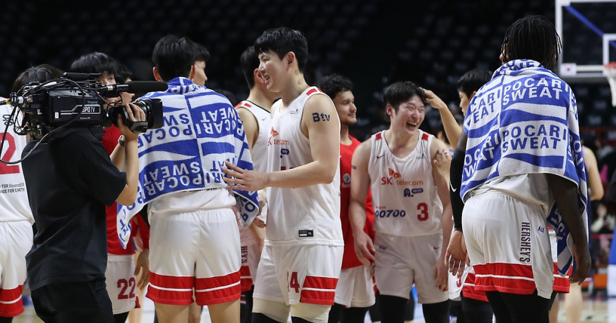 SK, KCC 상대로 77대 74 승리