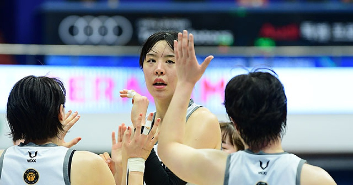 KB스타즈 박지수, WKBL 최초 3연속 라운드 MVP…MIP는 우리은행 이명관