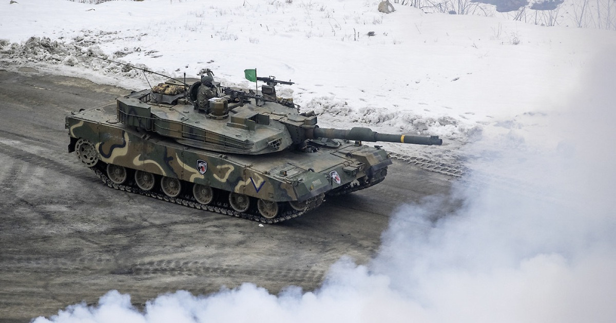K1A2전차 '연막 헤치며 기동'