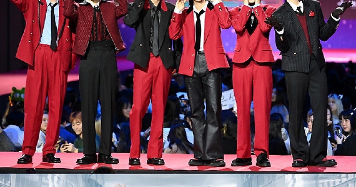 [SC초점] 하이브·SM·JYP 맹공습…1월부터 30팀 폭풍컴백, 불붙는 아이돌 대전