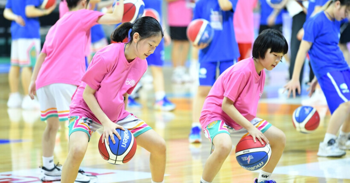 [JB포토] WKBL 걸즈 페스티벌 '드리블하는 즐거움'