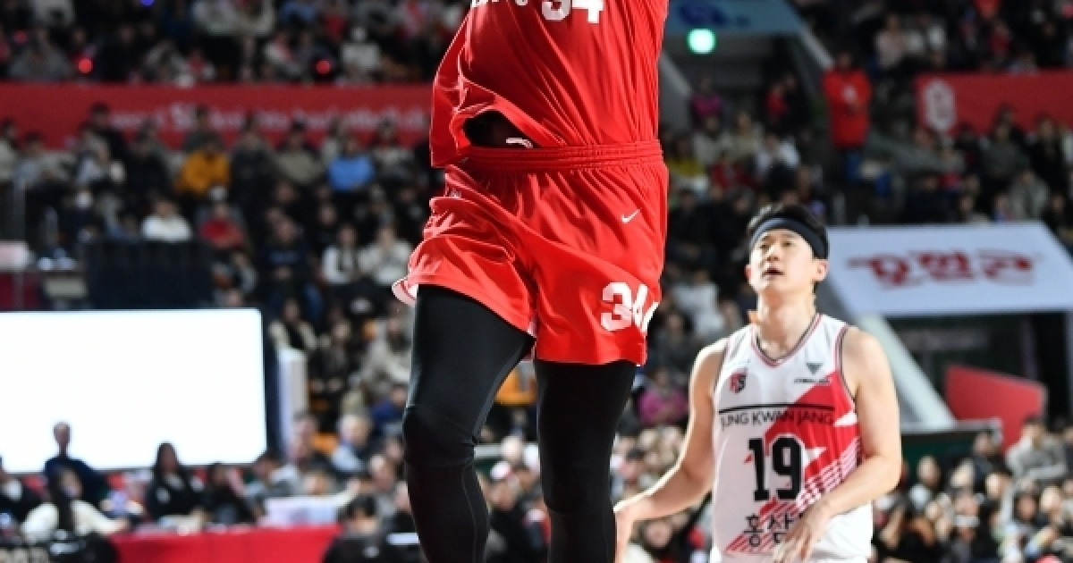 ‘워니 첫 트리플더블’ SK, 정관장 꺾고 701일 만에 11연승 질주…KCC·LG 연패 탈출(종합)