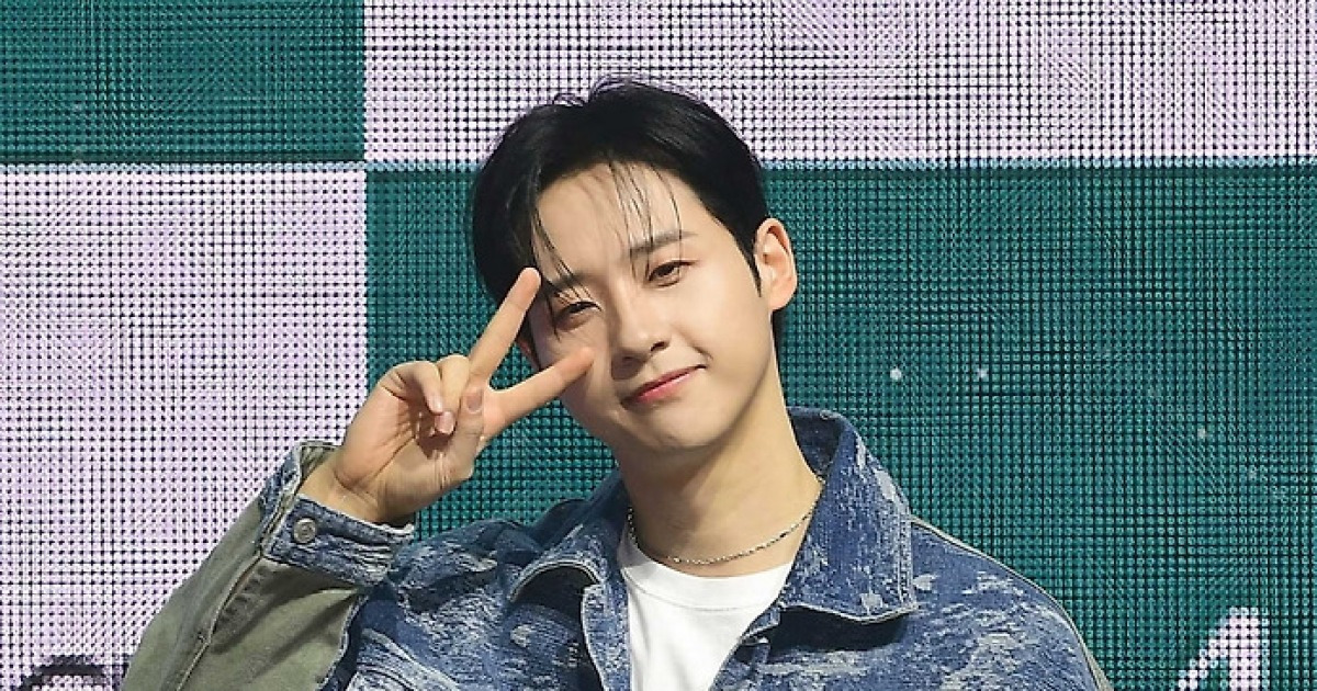 [TEN포토]B1A4 신우 '최대한 많이 활동하고 싶다'