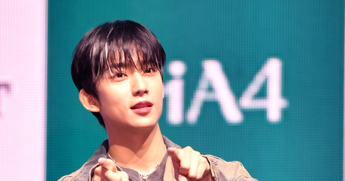 [포토]‘연결해요!’ B1A4 공찬