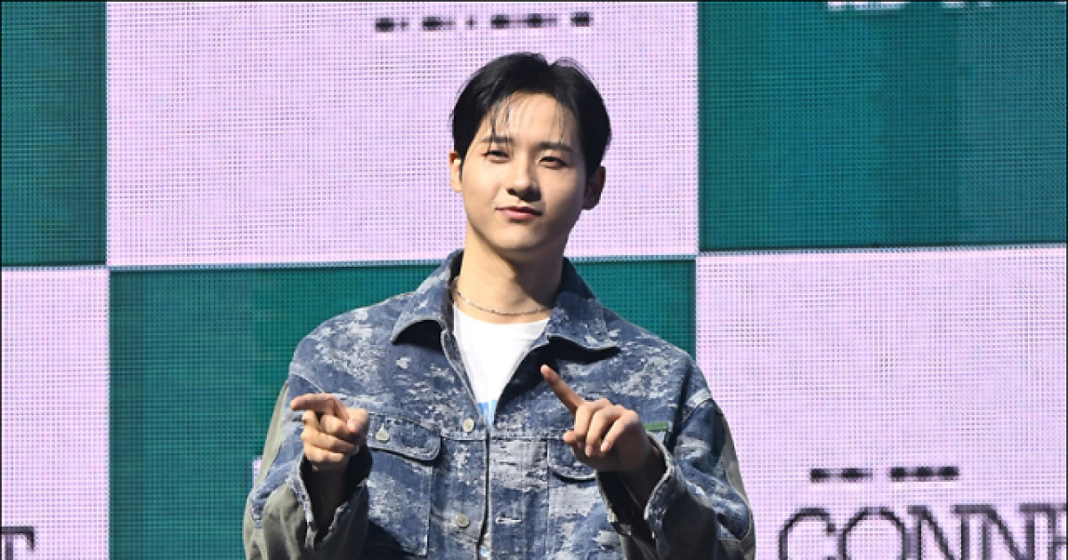 [MD포토] B1A4 신우, '훤칠한 기럭지'