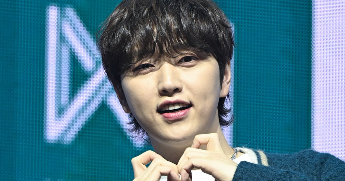 B1A4 산들, 눈빛 반짝이며 고양이 하트 [포토엔HD]