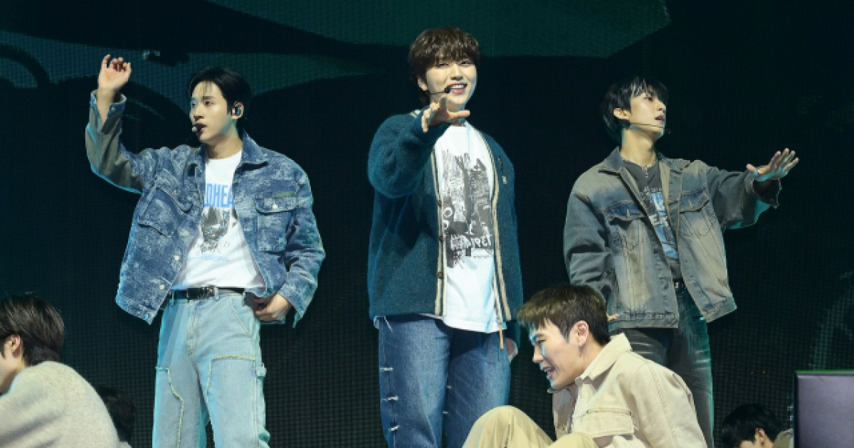 B1A4, 내 손을 잡아 [SE★포토]