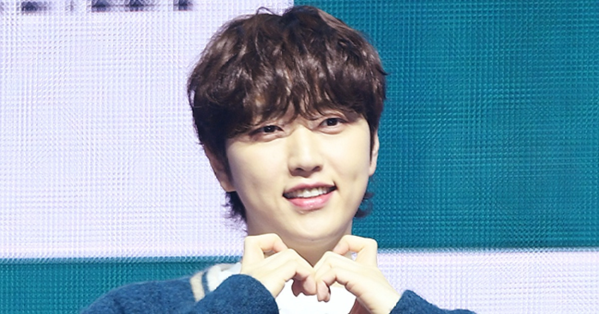 [ST포토] B1A4 산들 '매력적인 하트'