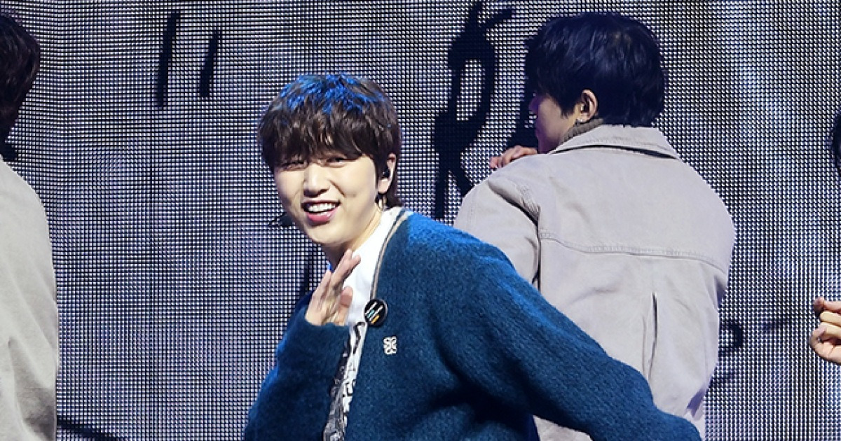 [ST포토] B1A4 산들 '신나는 무대'