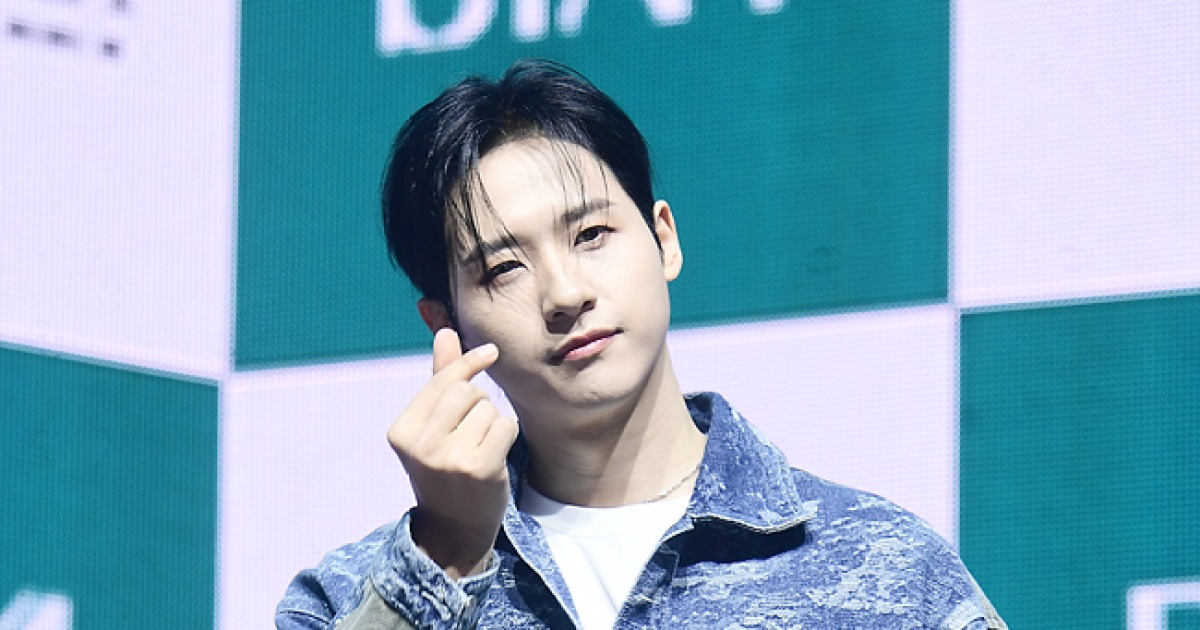 [TD포토] B1A4 신우 '산듯한 미소'