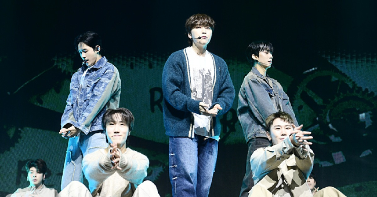 [TD포토] B1A4 '2년2개월 만의 귀환'