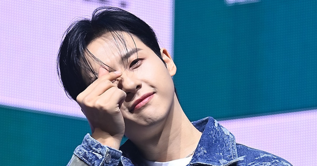 B1A4 신우 '하트 윙크'[엑's HD포토]