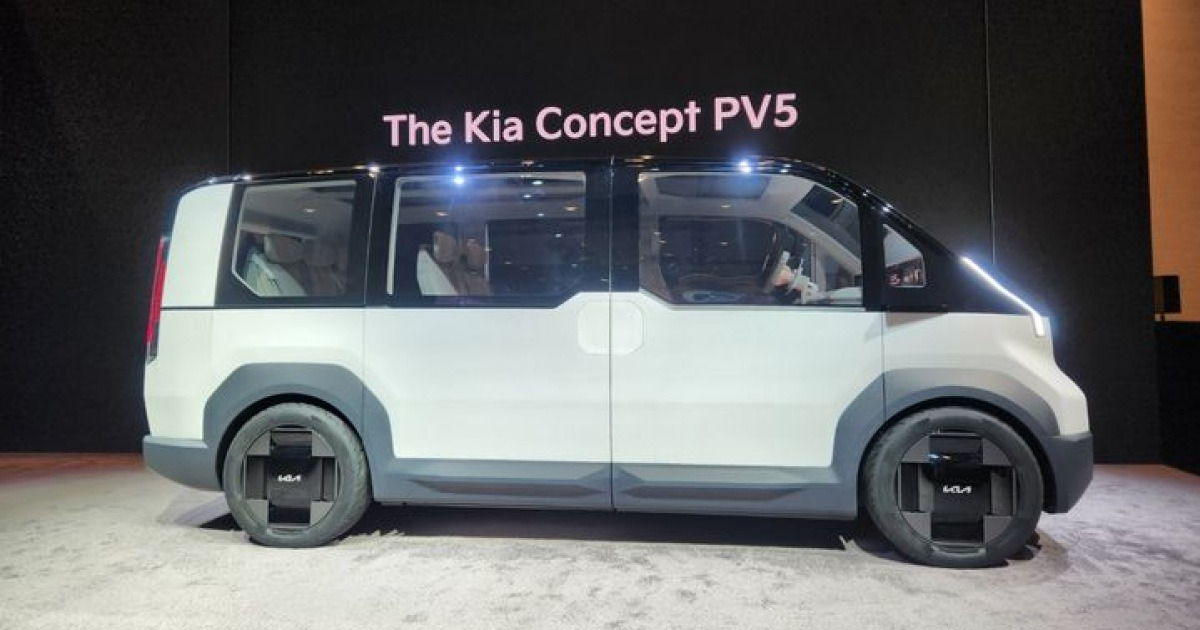 운전대가 책상 램프로 변신…기아 첫 PBV 'PV5' 보니[CES 2024]
