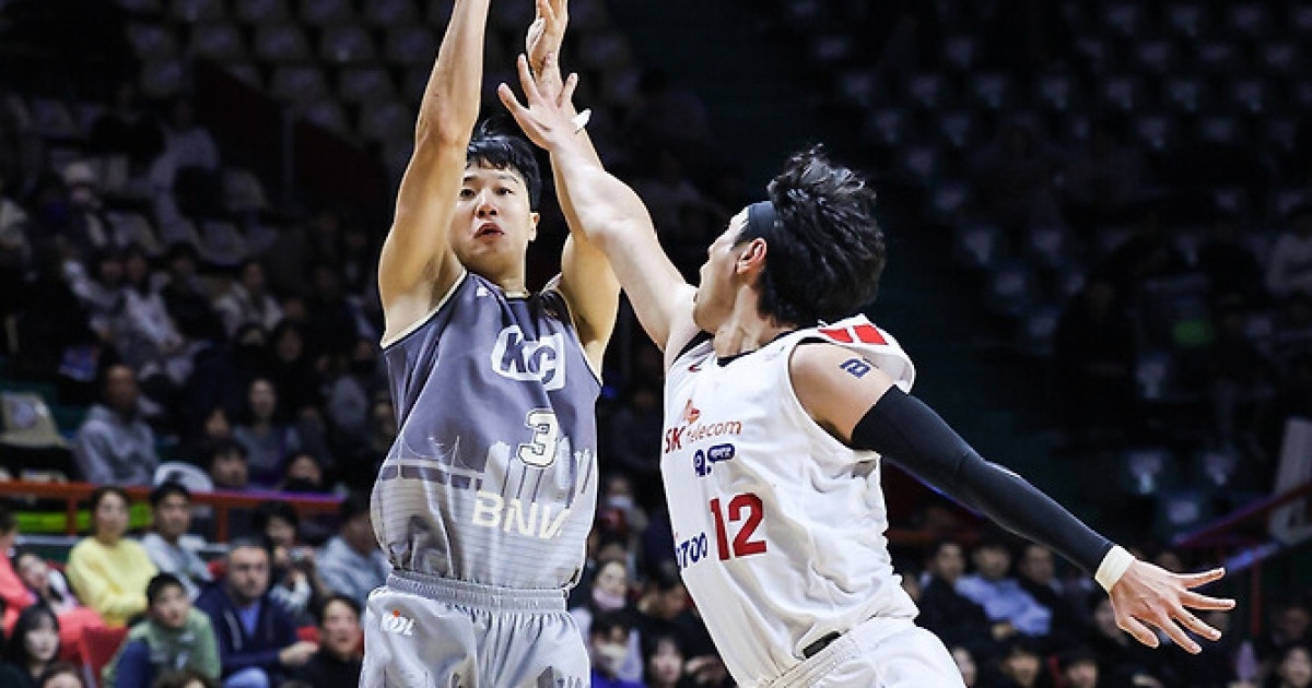 [BK 리뷰] '13연승 좌절 아픈 기억' KCC, 이번엔 SK 13연승 저지 성공.... 3연승 상위권 도약 '발판 마련'