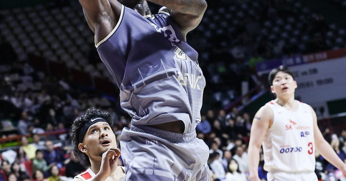 라건아, 통산 득점 2위…KCC, SK 13연승 저지하고 3연승