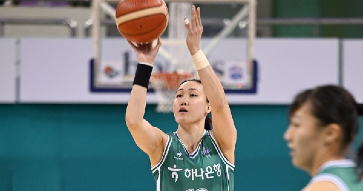 '-34점' 하나원큐 김정은, WKBL 역대 2호 8000득점 눈 앞