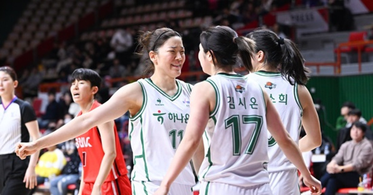 '부천의 봄' 가까워진 하나원큐, BNK 꺾고 첫 PO 청신호