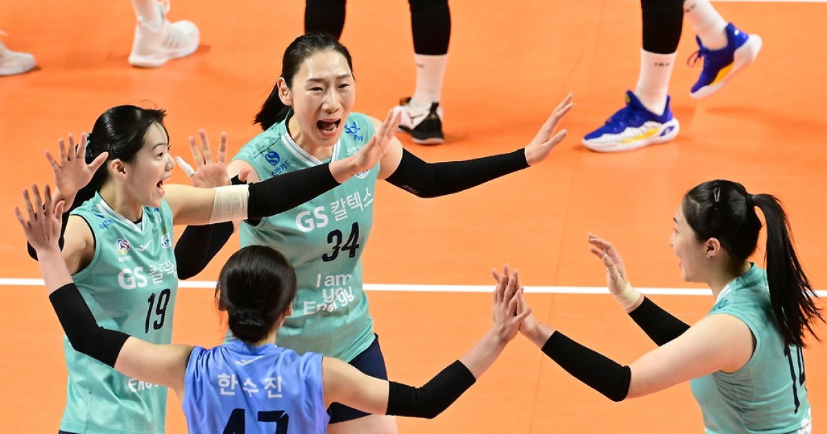 GS칼텍스, 만원 관중 앞에서 대역전승…IBK 꺾고 승점 40(종합)