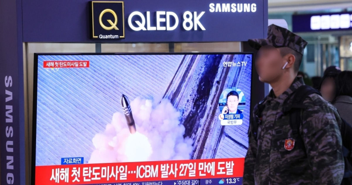 북한 동해상으로 ICBM 추정 물체 발사..올 들어 첫 도발