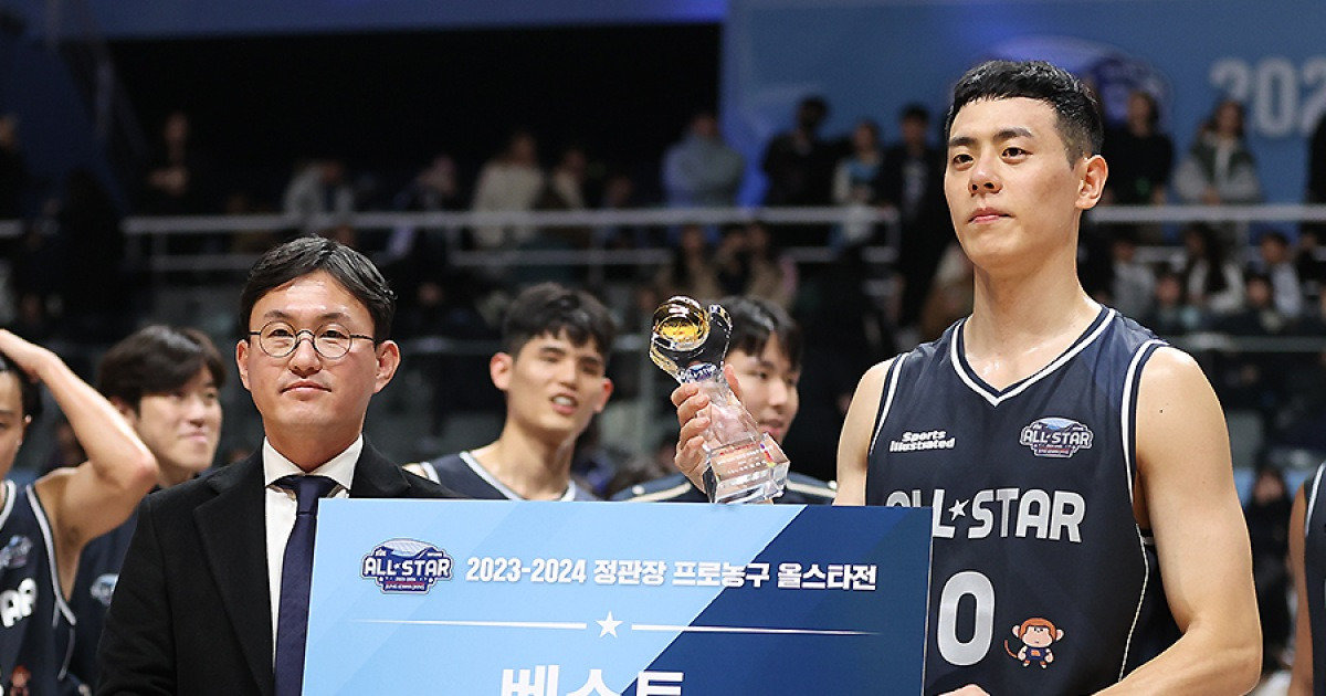 [포토S] SPOTV 오희철 대표, 베스트 엔터테이너상 시상