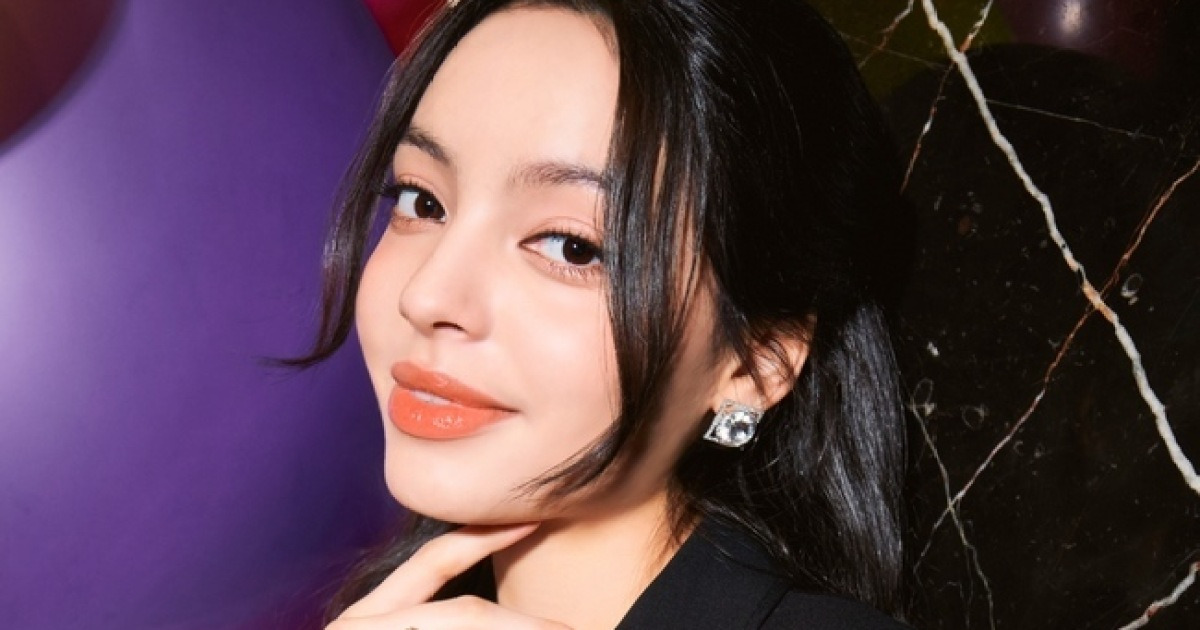 JYP 신인 VCHA 카밀라, 데뷔곡 티저 공개…올해의 주인공 비주얼