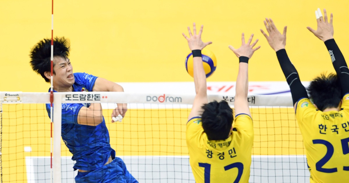 [포토]블로킹 득점 올리는 KB손해보험 황경민