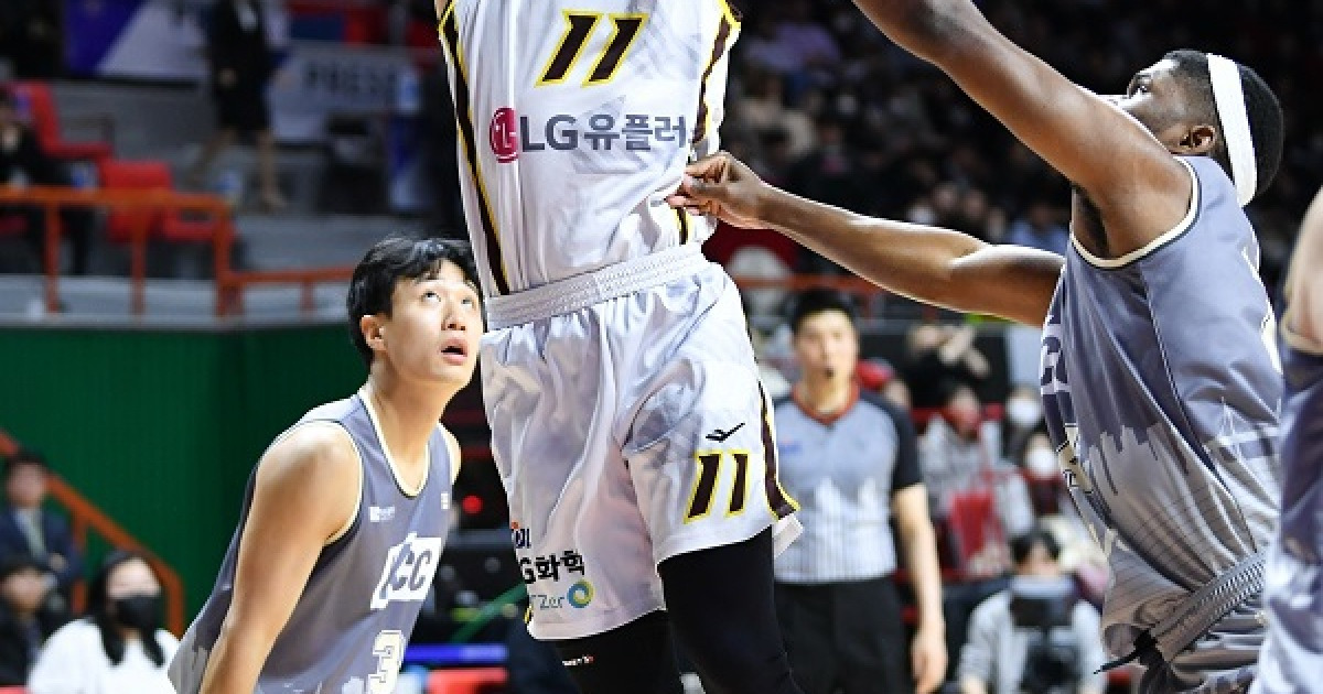 '양홍석 20점' LG, 101-95로 KCC 꺽고 단독 3위 등극