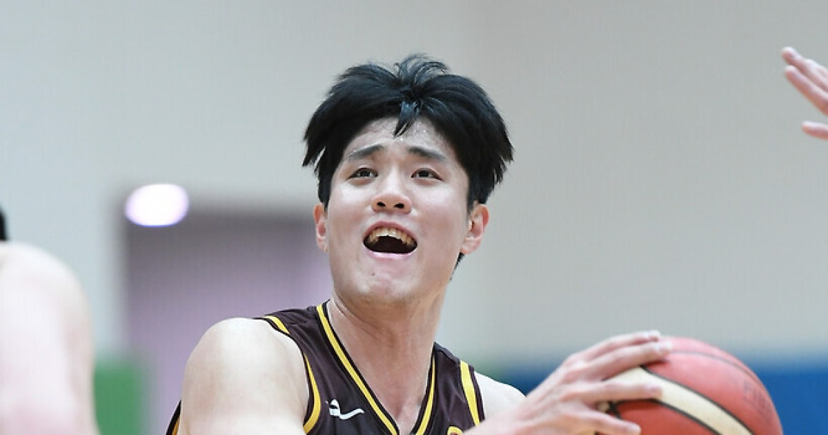 [JB포토] KBL D리그, LG 이승우 '골밑으로 돌진'