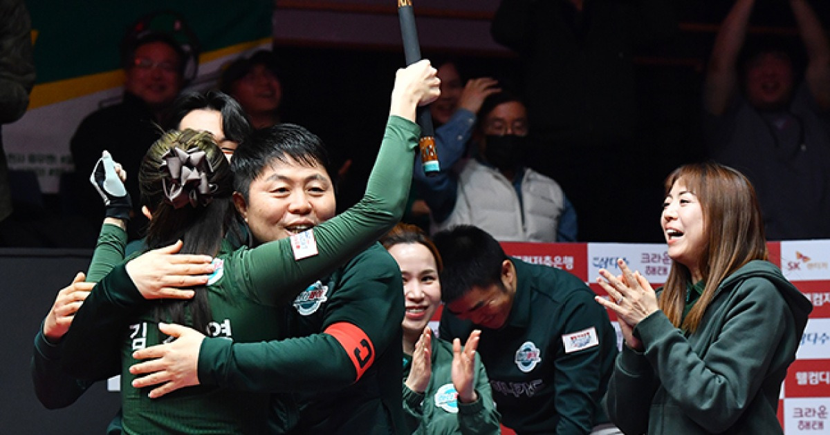 [ST포토] PBA팀리그 파이널 1차전 승리는 하나카드