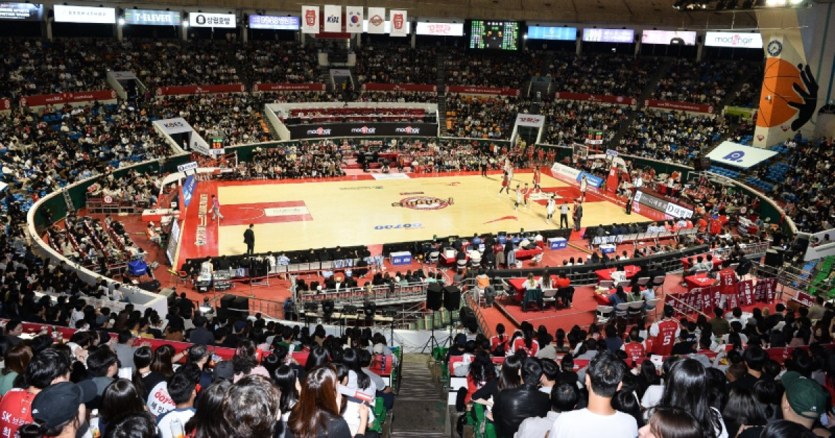 SK, KBL 최초 기록 보인다…총관중 300만명 위업