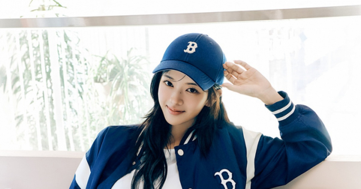 노정의, 청량감 폭발하는 MLB 24SS 바시티 컬렉션 화보