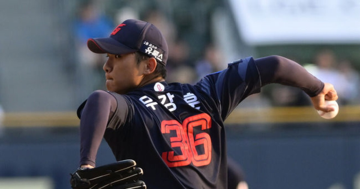 1G 만에 김태형 홀렸던 151km 군필 잠수함, 괌에서 비밀병기 눈도장 받는다