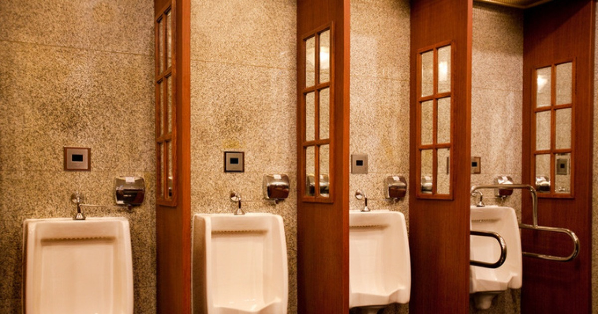 “왜 우리 화장실 써” CGV, 휴지값 3075만원 받아냈지만 결국…