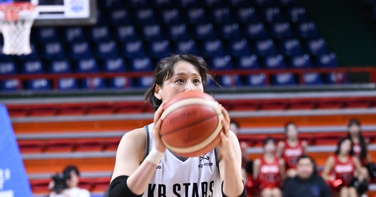 '강이슬 25득점' KB, 최하위 BNK 완파 하고 8연승 행진