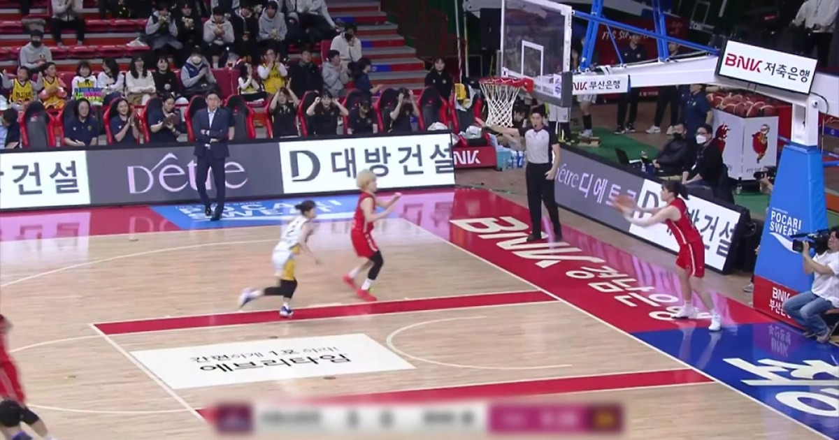 '강이슬 25점' KB, BNK 누르고 거침없는 8연승 질주