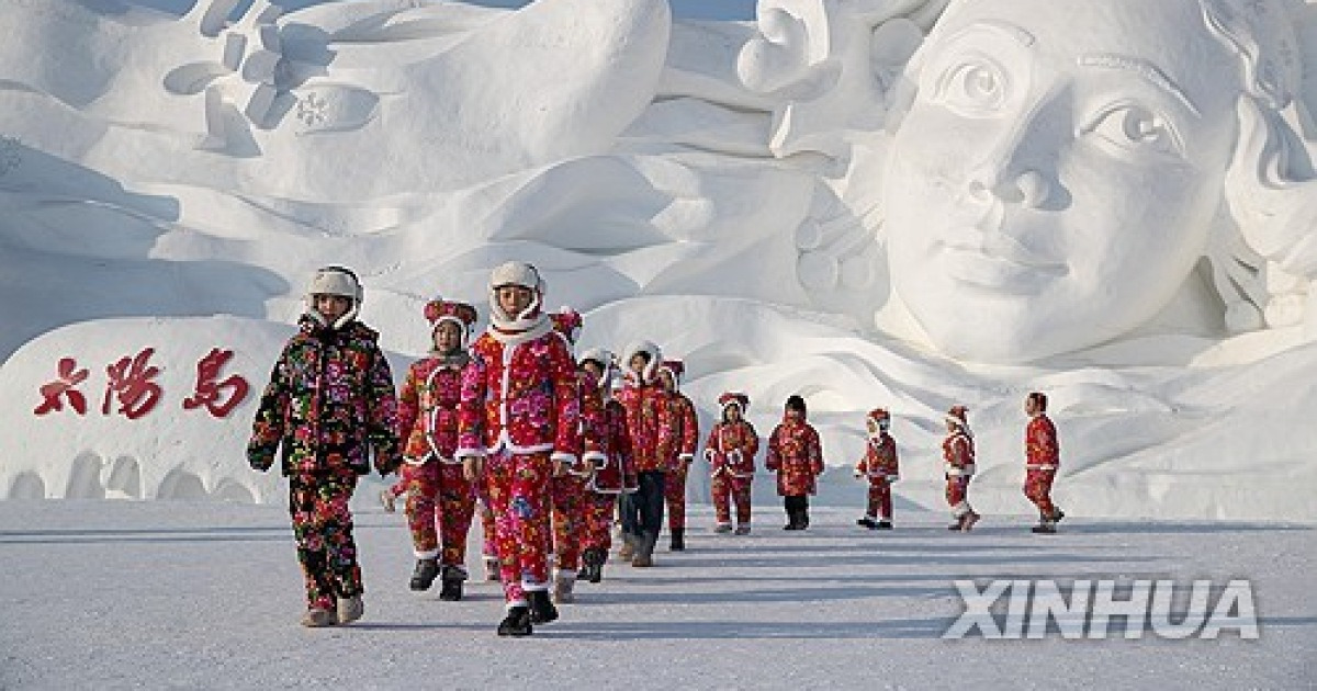 CHINA-HEILONGJIANG-HARBIN-COSTUME PARADE (CN)