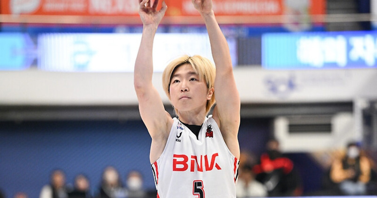 '3시즌 연속 어시스트왕' 노리는 BNK 썸 안혜지, WKBL 40번째로 3점 200개 성공
