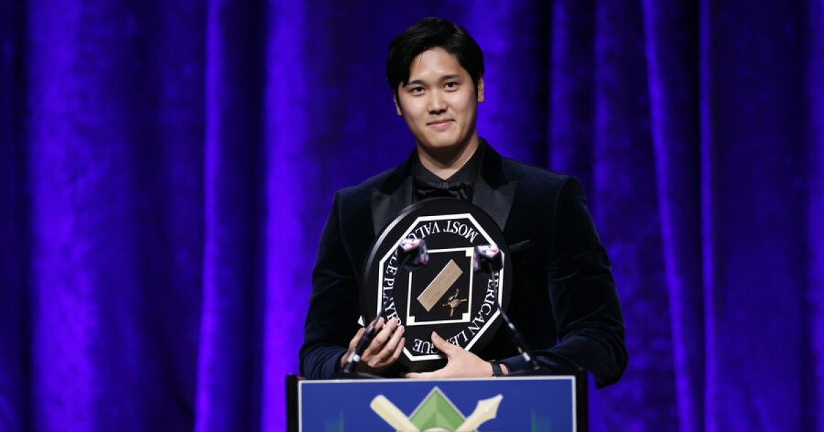 상복 터진 오타니, 또 MVP 트로피 수집…“LAA 감사해, LAD에서 커리어 기대돼”