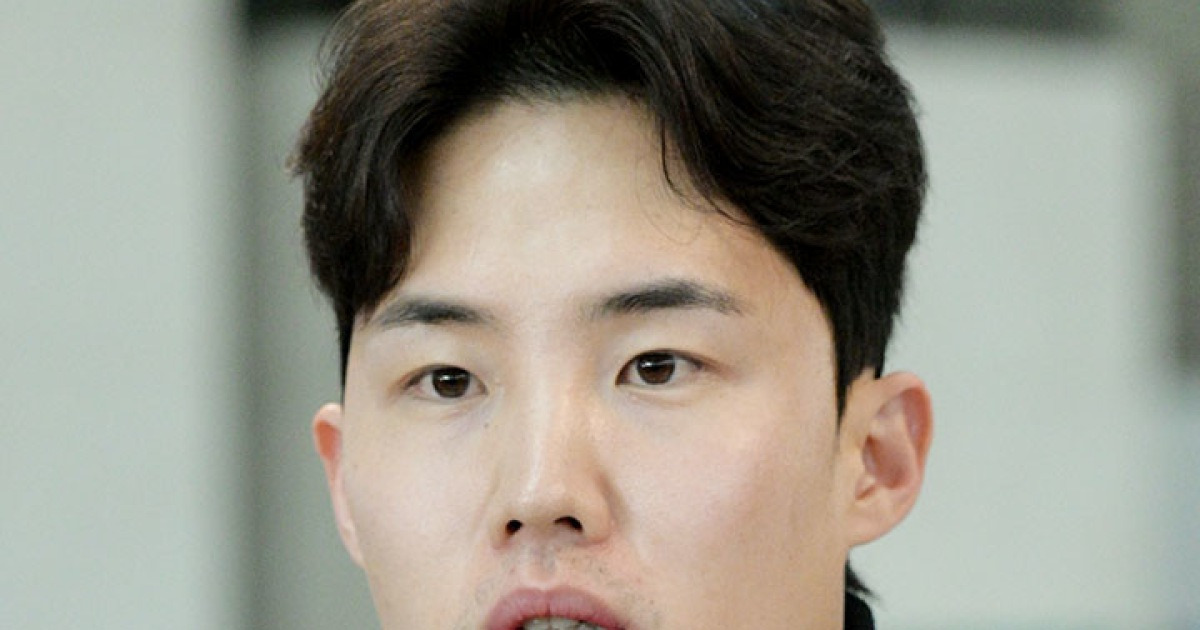 [mhn포토] 스프링캠프 떠나는 LG 임찬규