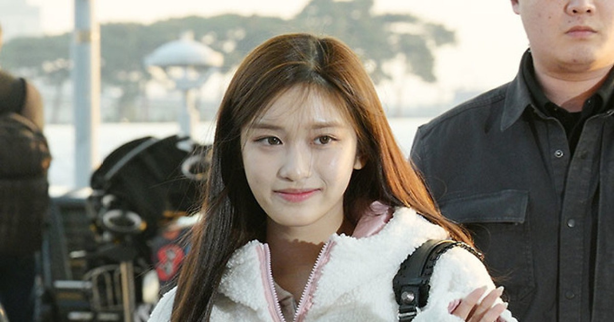 [mhn포토] 아이브 이서 '귀여운 손인사'