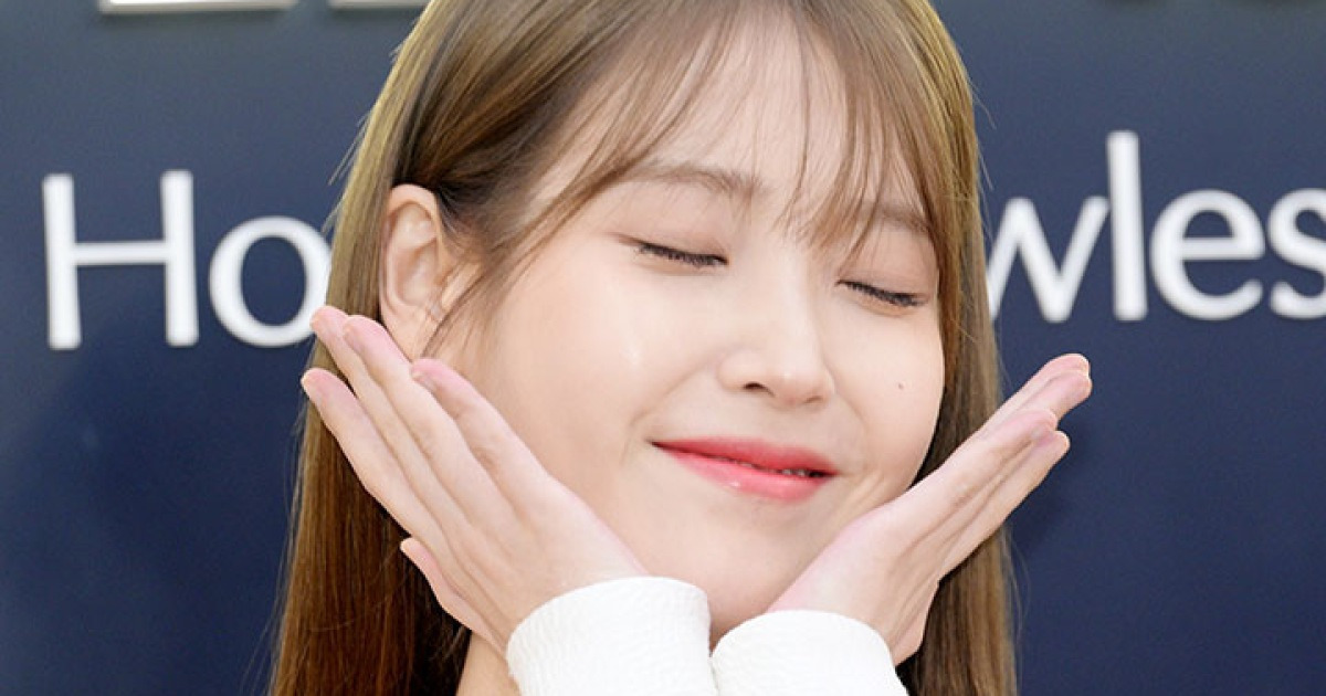 [mhn포토] 아이유 '귀여워도 너무 귀여워'