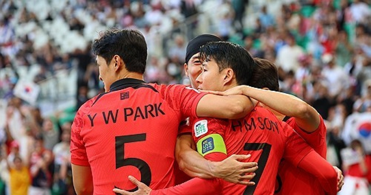 '역시 SON밖에 없네'… 'SON PK 유도-황희찬 동점골' 한국, 호주와 후반전까지 1-1