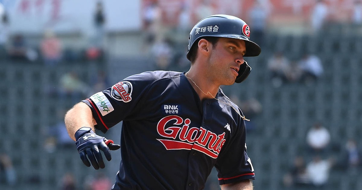 'KBO 1할타자' 피터스, 롯데서 처참한 실패→투수 전향→마이너 도전