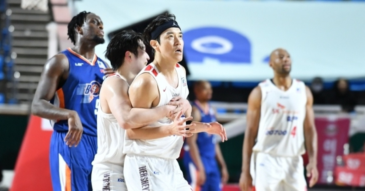 워니 빠진 SK, 윌리엄스 25점·19R, 허일영 3점슛 4개 포함 23점, 메랄코 꺾고 EASL B조 1위 확정, 정관장과 준결승