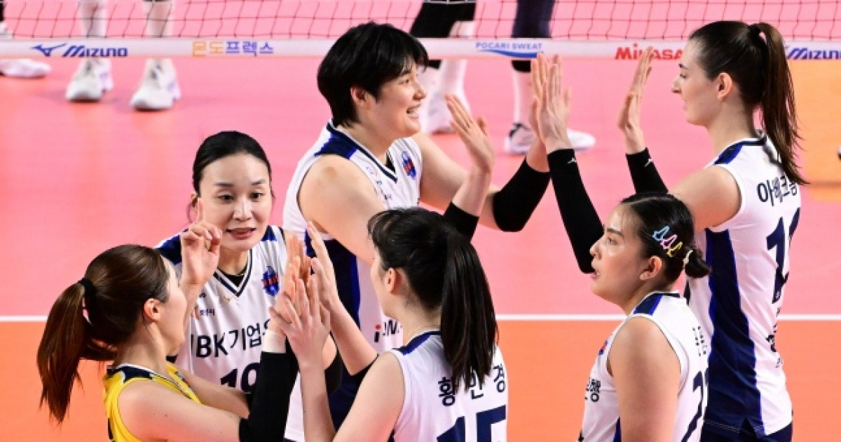 '삼각편대 45점 폭발' IBK 기업은행, 마침내 5연패 탈출... 4위와 단 5점 차 [김천 현장리뷰]