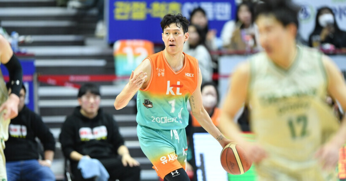 [JB포토] 경기 리딩하는 kt 한희원