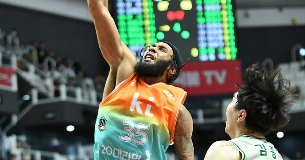 [JB포토] kt 배스 '슬램덩크'